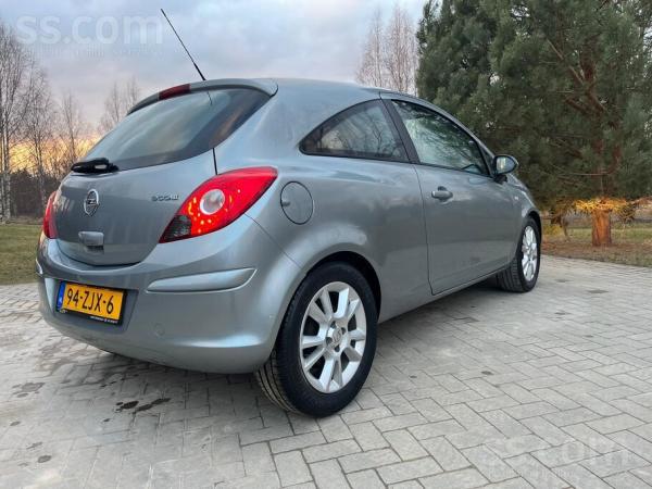 Grey Opel Corsa 2011 in Cesis, with an engine capacity of 1.30 L and mileage of 266 thousand km for 2950 €, photo 4 on AUTOMOTO.COM.LV