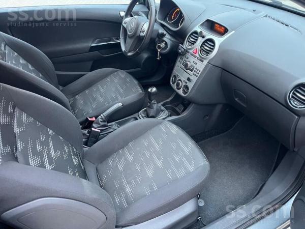 Grey Opel Corsa 2011 in Cesis, with an engine capacity of 1.30 L and mileage of 266 thousand km for 2950 €, photo 10 on AUTOMOTO.COM.LV