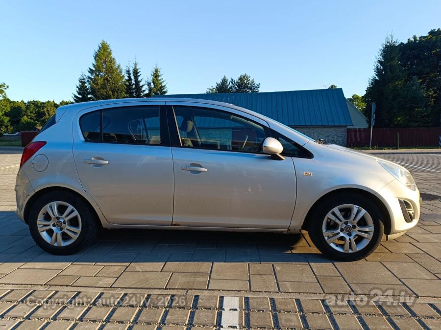 Pelēks Opel Corsa 2011 Tallina, ar dzinēja tilpumu 1.20 L un nobraukumu 165 tūkst. km par 1950 €, foto 5 vietnē AUTOMOTO.COM.LV