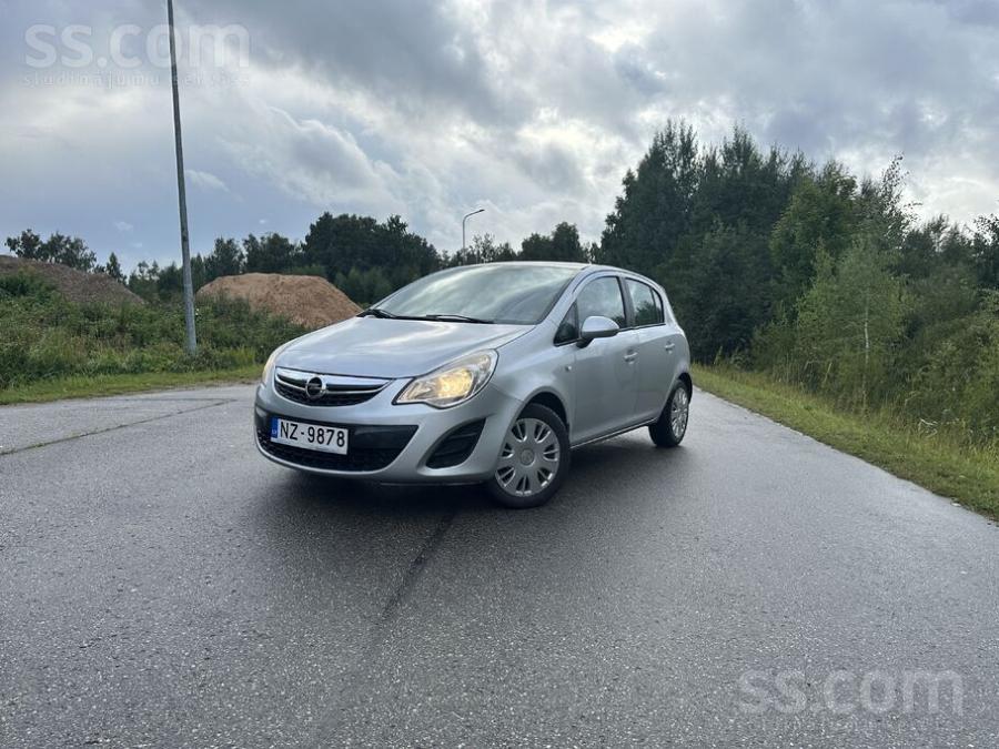 Grey Opel Corsa 2012 in Tukums, with an engine capacity of 1.30 L and mileage of 252 thousand km for 1650 €, photo 3 on AUTOMOTO.COM.LV