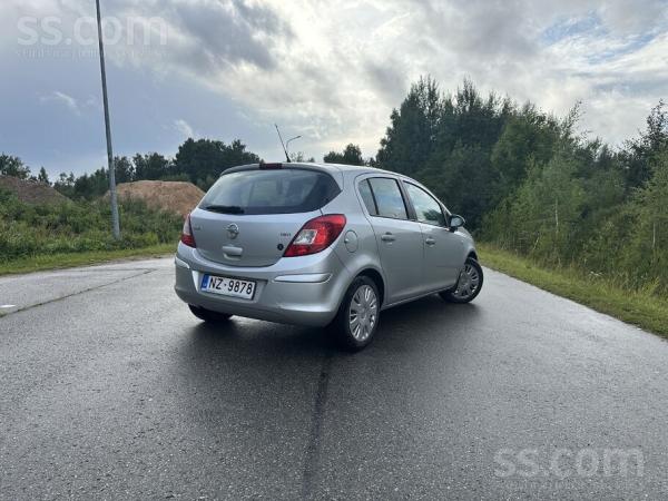 Grey Opel Corsa 2012 in Tukums, with an engine capacity of 1.30 L and mileage of 252 thousand km for 1650 €, photo 4 on AUTOMOTO.COM.LV