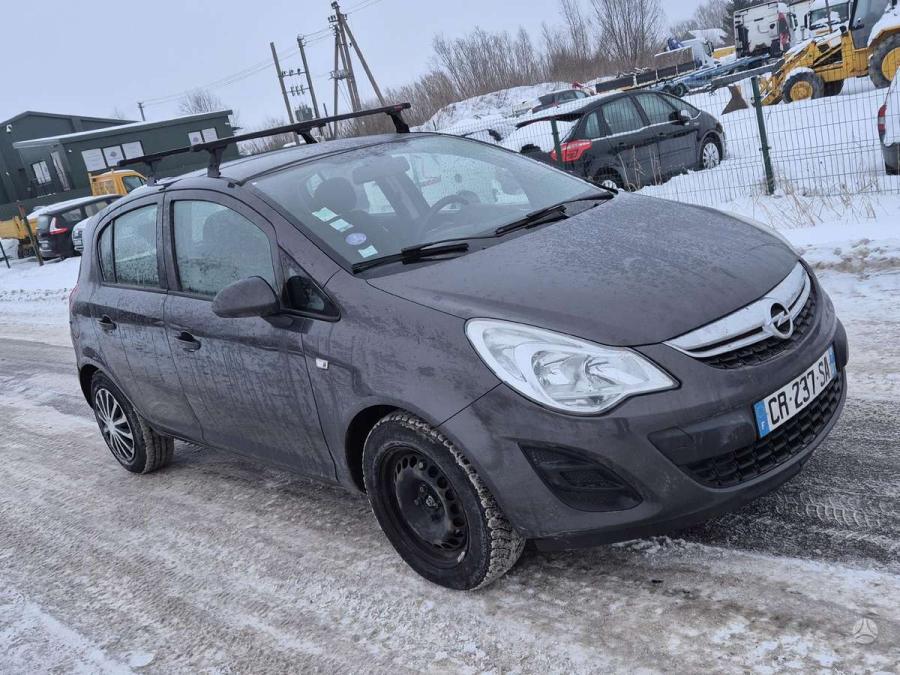 Grey Opel Corsa 2013 in Taurage, with an engine capacity of 1.23 L and mileage of 150 thousand km for 2300 €, photo 2 on AUTOMOTO.COM.LV