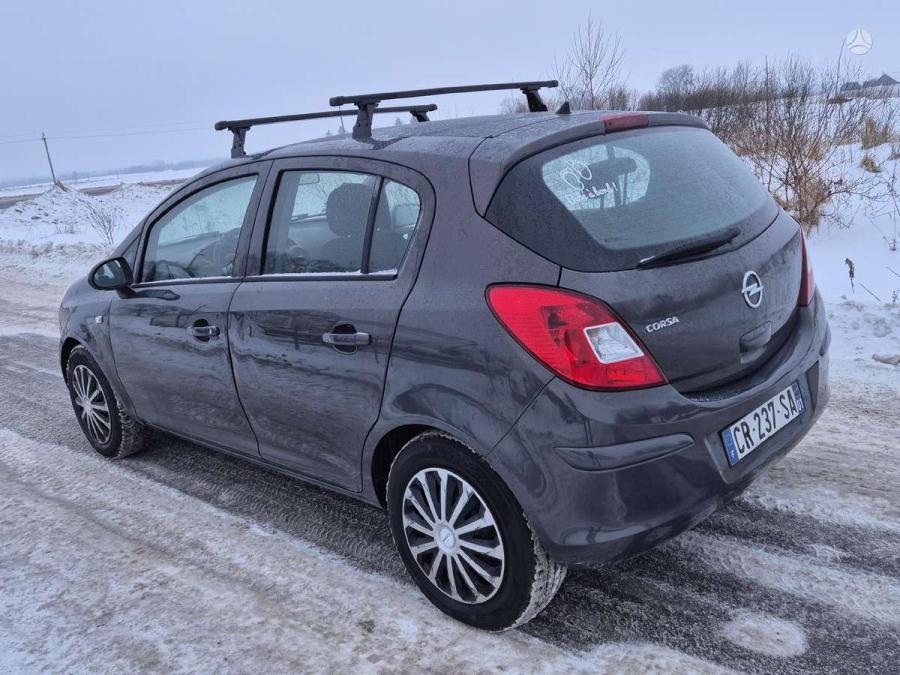 Grey Opel Corsa 2013 in Taurage, with an engine capacity of 1.23 L and mileage of 150 thousand km for 2300 €, photo 4 on AUTOMOTO.COM.LV