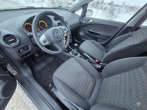 Pelēks Opel Corsa 2013 Tauragė, ar dzinēja tilpumu 1.23 L un nobraukumu 150 tūkst. km par 2300 €, foto 5 vietnē AUTOMOTO.COM.LV