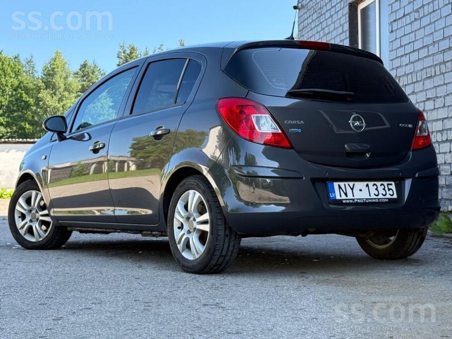 Grey Opel Corsa 2013 in Tukums, with an engine capacity of 1.30 L and mileage of 160 thousand km for 3499 €, photo 5 on AUTOMOTO.COM.LV