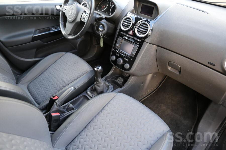 Grey Opel Corsa 2013 in Tukums, with an engine capacity of 1.30 L and mileage of 160 thousand km for 3499 €, photo 8 on AUTOMOTO.COM.LV