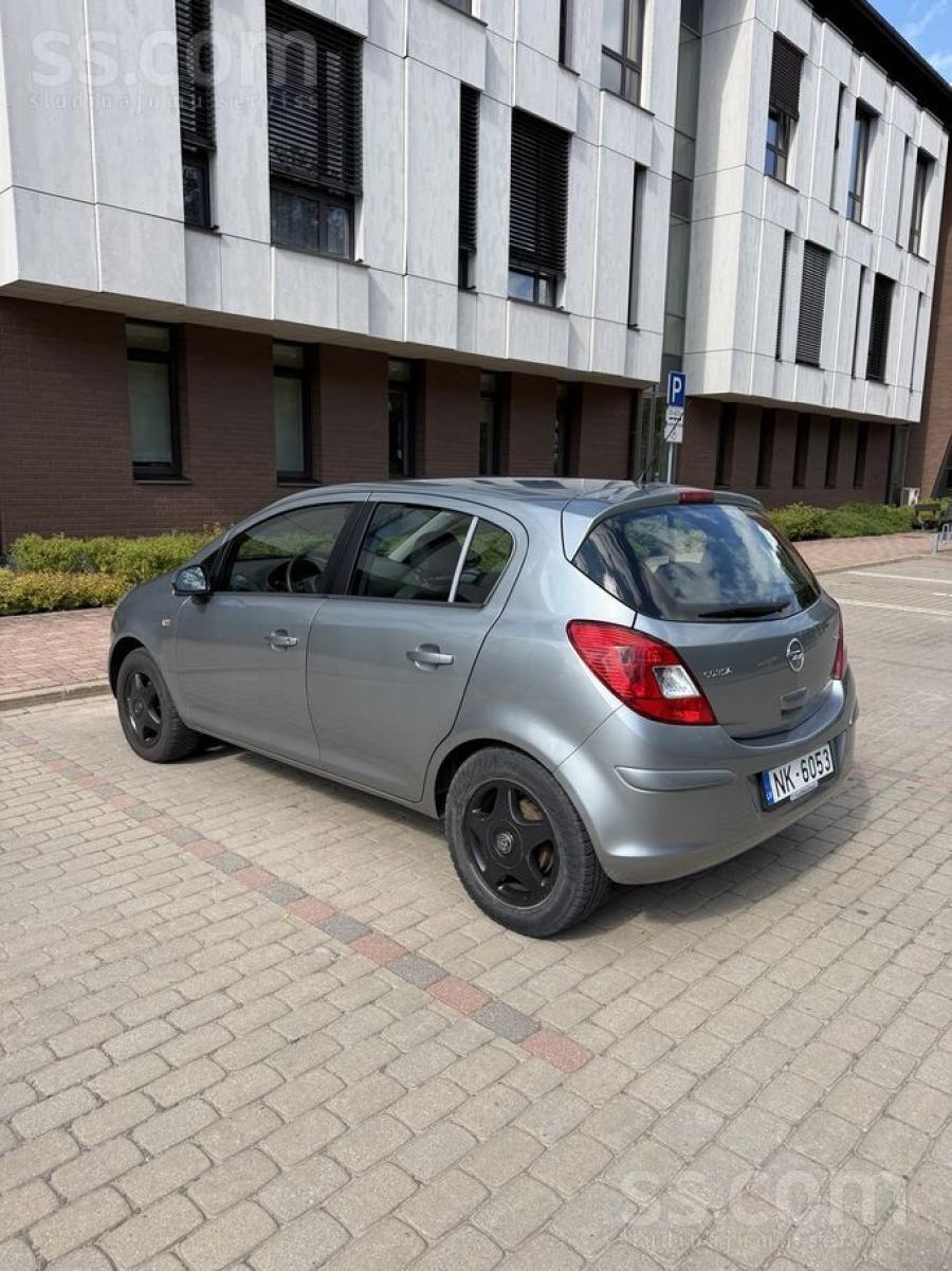Grey Opel Corsa 2013 in Talsi, with an engine capacity of 1.30 L and mileage of 201 thousand km for 3900 €, photo 7 on AUTOMOTO.COM.LV