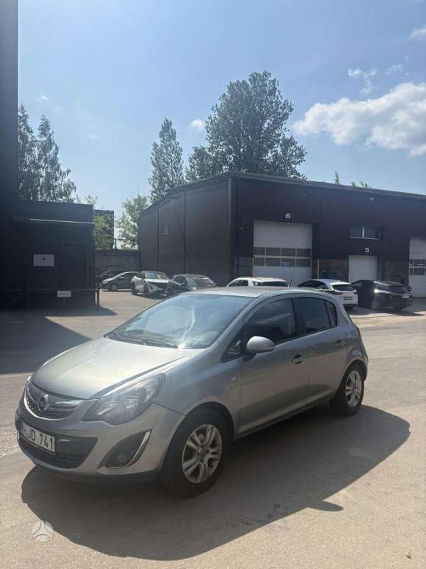 Pelēks Opel Corsa 2014 Viļņa, ar dzinēja tilpumu 1.25 L un nobraukumu 201 tūkst. km par 1200 €, foto 3 vietnē AUTOMOTO.COM.LV