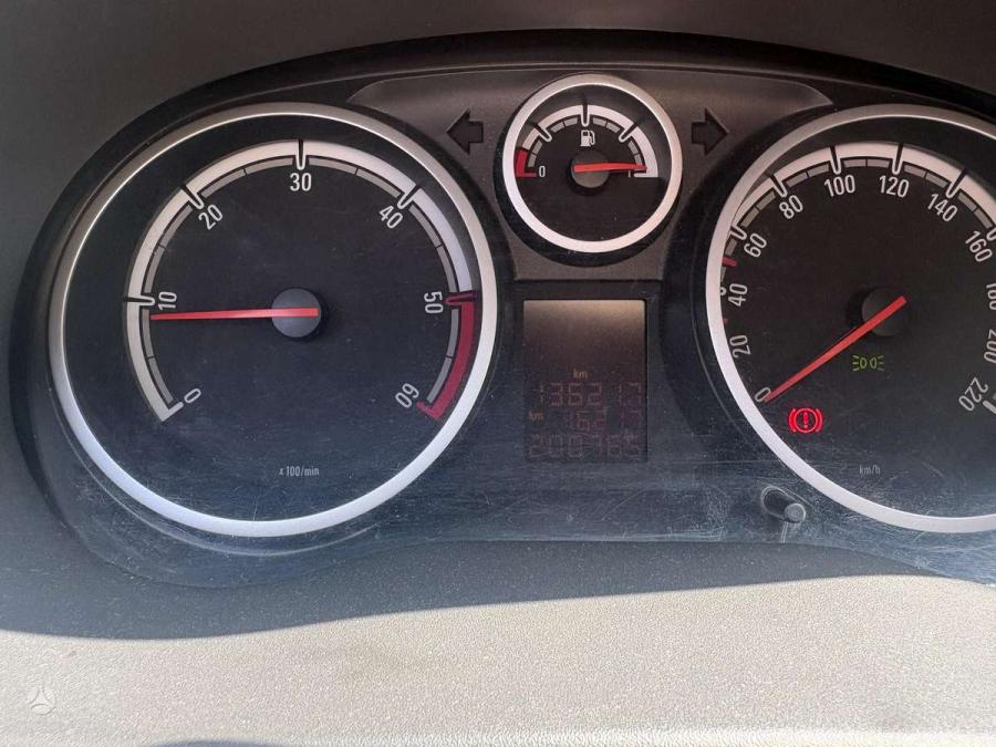 Grey Opel Corsa 2014 in Vilnius, with an engine capacity of 1.25 L and mileage of 201 thousand km for 1200 €, photo 13 on AUTOMOTO.COM.LV