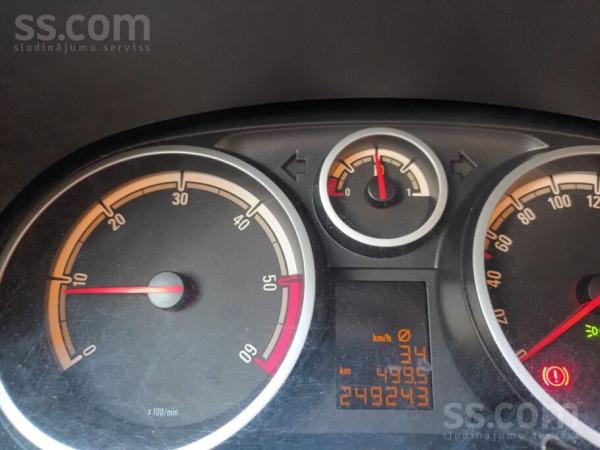 Pelēks Opel Corsa 2015 Rīga, ar dzinēja tilpumu 1.30 L un nobraukumu 250 tūkst. km par 2100 €, foto 5 vietnē AUTOMOTO.COM.LV