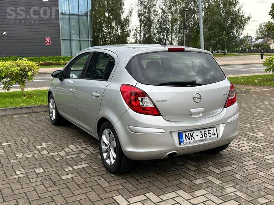 Grey Opel Corsa 2015 in Jelgava, with an engine capacity of 1.30 L and mileage of 249 thousand km for 3350 €, photo 4 on AUTOMOTO.COM.LV