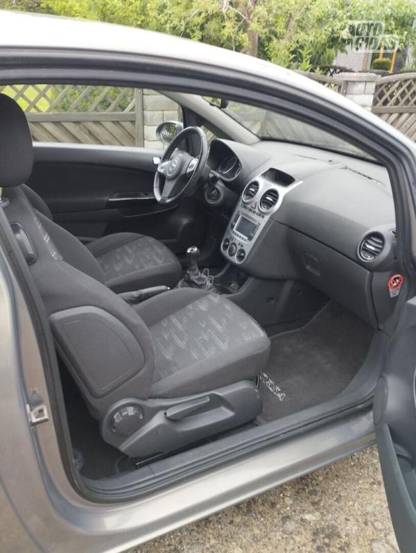 Grey Opel Corsa 2011 in Marijampole, with an engine capacity of 1.70 L and mileage of 247 thousand km for 2399 €, photo 8 on AUTOMOTO.COM.LV