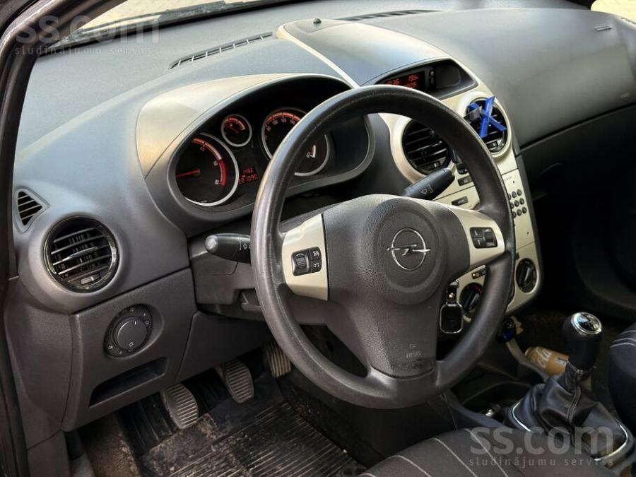 Opel Corsa 2006 in Ludza, with an engine capacity of 1.30 L and mileage of 223 thousand km for 1900 €, photo 4 on AUTOMOTO.COM.LV