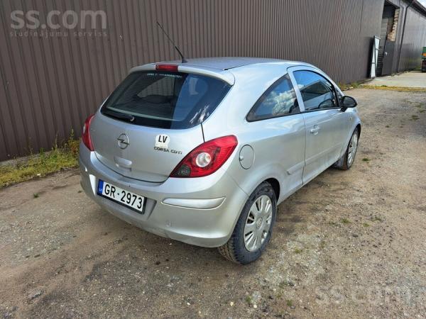 Opel Corsa 2007 in Bauska, with an engine capacity of 1.30 L and mileage of 286 thousand km for 800 €, photo 3 on AUTOMOTO.COM.LV