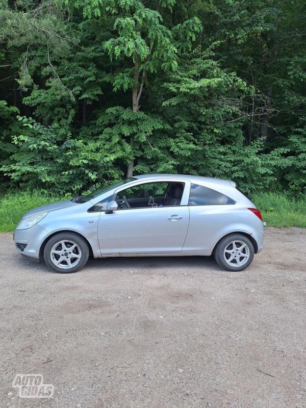 Opel Corsa 2009 in Kaunas, with an engine capacity of 1.30 L and mileage of 315 thousand km for 1300 €, photo 4 on AUTOMOTO.COM.LV