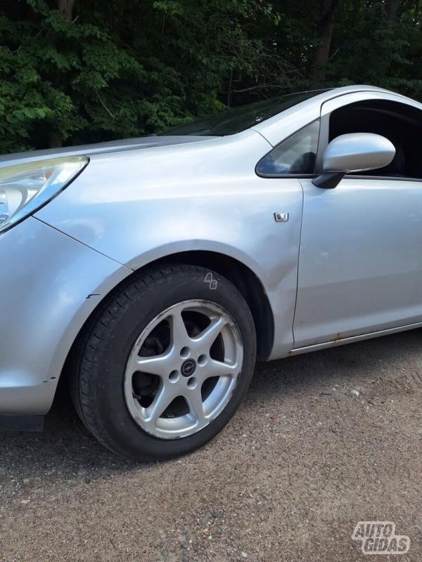 Opel Corsa 2009 in Kaunas, with an engine capacity of 1.30 L and mileage of 315 thousand km for 1300 €, photo 8 on AUTOMOTO.COM.LV