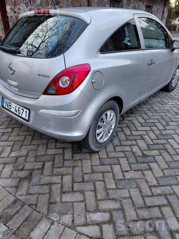 Opel Corsa 2010 in Talsi, with an engine capacity of 1.30 L and mileage of 298 thousand km for 1950 €, photo 5 on AUTOMOTO.COM.LV