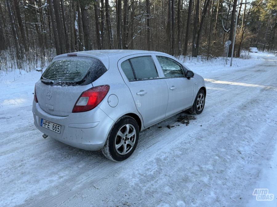 Opel Corsa 2010 in Ukmerge, with an engine capacity of 1.20 L and mileage of 177 thousand km for 800 €, photo 4 on AUTOMOTO.COM.LV