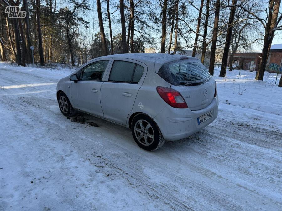 Opel Corsa 2010 in Ukmerge, with an engine capacity of 1.20 L and mileage of 177 thousand km for 800 €, photo 6 on AUTOMOTO.COM.LV