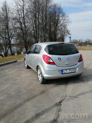 Opel Corsa 2010 Rīga, ar dzinēja tilpumu 1.40 L un nobraukumu 200 tūkst. km par 1500 €, foto 3 vietnē AUTOMOTO.COM.LV