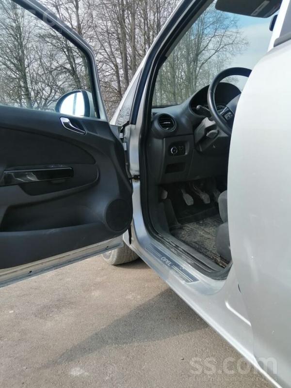 Opel Corsa 2010 Rīga, ar dzinēja tilpumu 1.40 L un nobraukumu 200 tūkst. km par 1500 €, foto 6 vietnē AUTOMOTO.COM.LV