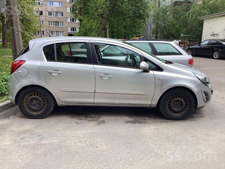 Opel Corsa 2012 in Riga, with an engine capacity of 1.40 L and mileage of 116 thousand km for 2800 €, photo 3 on AUTOMOTO.COM.LV