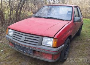 Красный Опель Корса 1985 в Цесис, объемом двигателя 1.60 л и пробегом 61 тыс. км за 1600 €, фото 9 на AUTOMOTO.COM.LV