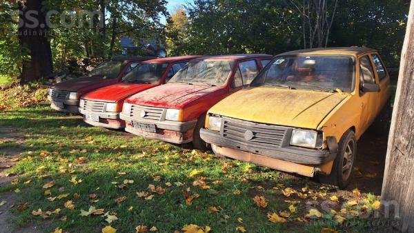Sarkans Opel Corsa 1985 Cēsis, ar dzinēja tilpumu 1.60 L un nobraukumu 61 tūkst. km par 2000 €, foto 1 vietnē AUTOMOTO.COM.LV