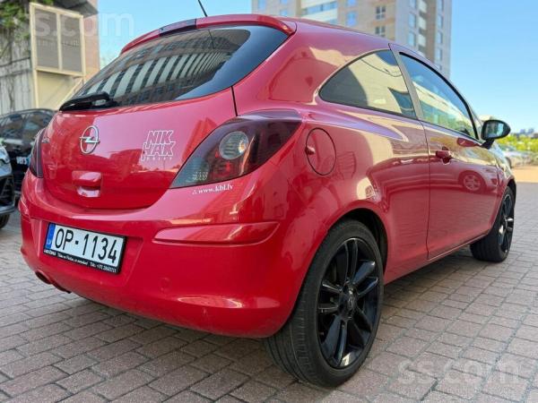 Красный Опель Корса 2010 в Рига, объемом двигателя 1.40 л и пробегом 0 тыс. км за 2500 €, фото 3 на AUTOMOTO.COM.LV