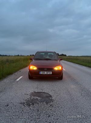 Sarkans Opel Corsa 2000 Tallina, ar dzinēja tilpumu 1.00 L un nobraukumu 130 tūkst. km par 1150 €, foto  vietnē AUTOMOTO.COM.LV