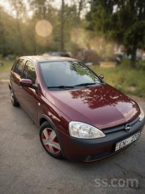 Sarkans Opel Corsa 2002 Rīga, ar dzinēja tilpumu 1.20 L un nobraukumu 204 tūkst. km par 600 €, foto  vietnē AUTOMOTO.COM.LV