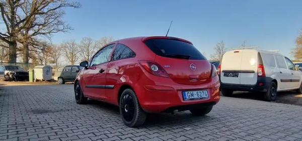 Red Opel Corsa 2007 in Valmiera, with an engine capacity of 1.20 L and mileage of 285 thousand km for 1650 €, photo 5 on AUTOMOTO.COM.LV