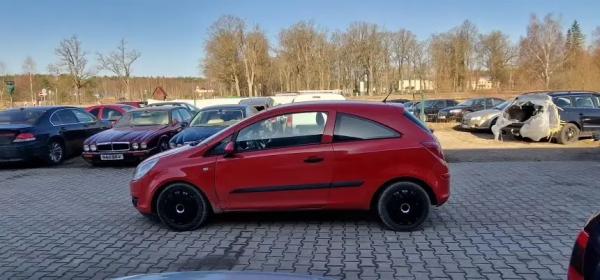Red Opel Corsa 2007 in Valmiera, with an engine capacity of 1.20 L and mileage of 285 thousand km for 1650 €, photo 6 on AUTOMOTO.COM.LV