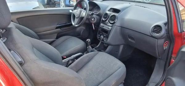 Red Opel Corsa 2007 in Valmiera, with an engine capacity of 1.20 L and mileage of 285 thousand km for 1650 €, photo 9 on AUTOMOTO.COM.LV