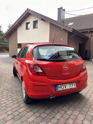 Red Opel Corsa 2008 in Silute, with an engine capacity of 1.36 L and mileage of 162 thousand km for 3100 €, photo 6 on AUTOMOTO.COM.LV