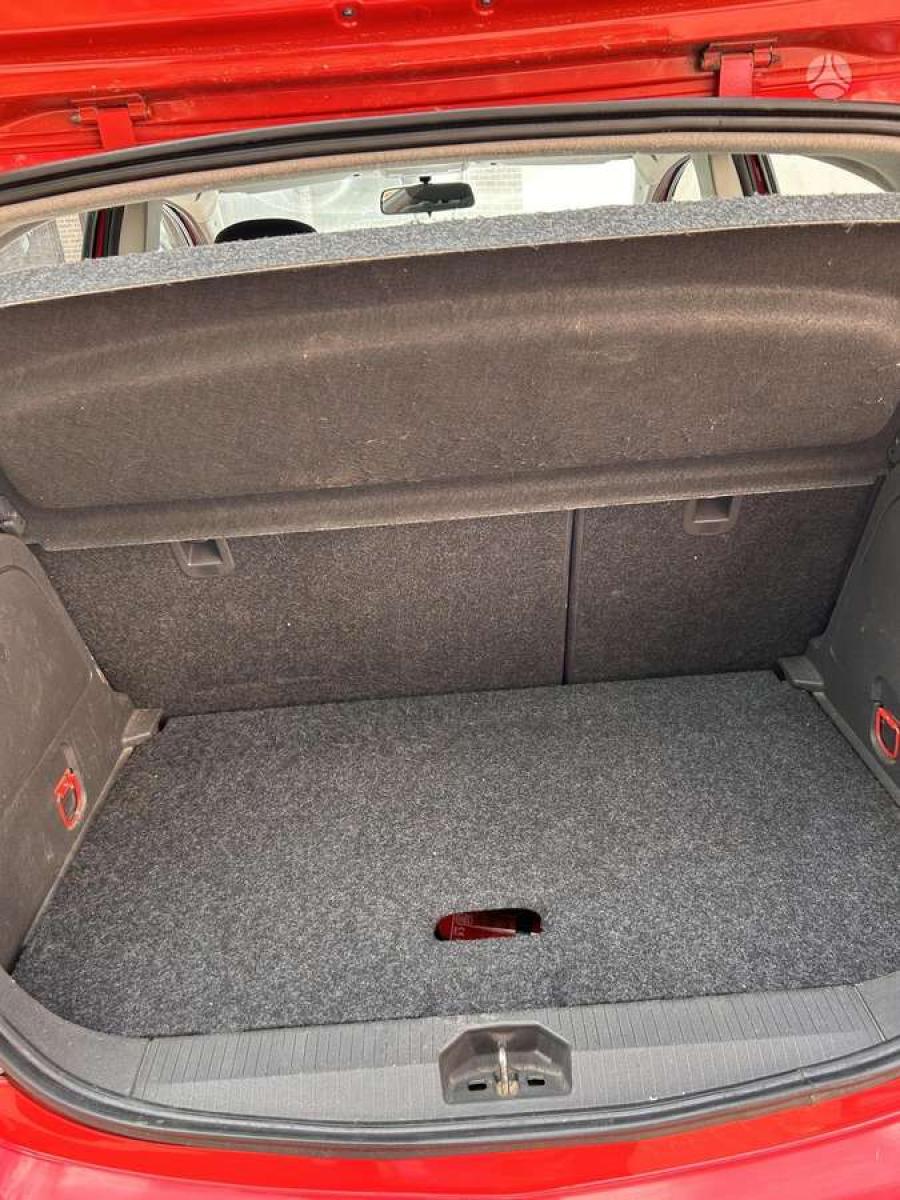 Red Opel Corsa 2008 in Silute, with an engine capacity of 1.36 L and mileage of 162 thousand km for 3100 €, photo 8 on AUTOMOTO.COM.LV