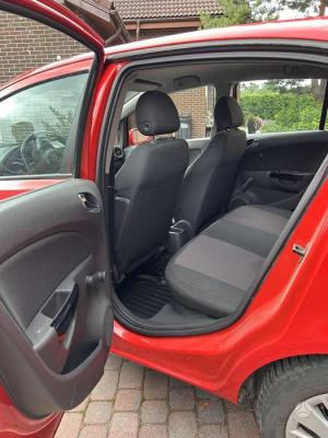 Red Opel Corsa 2008 in Silute, with an engine capacity of 1.36 L and mileage of 162 thousand km for 3100 €, photo 9 on AUTOMOTO.COM.LV