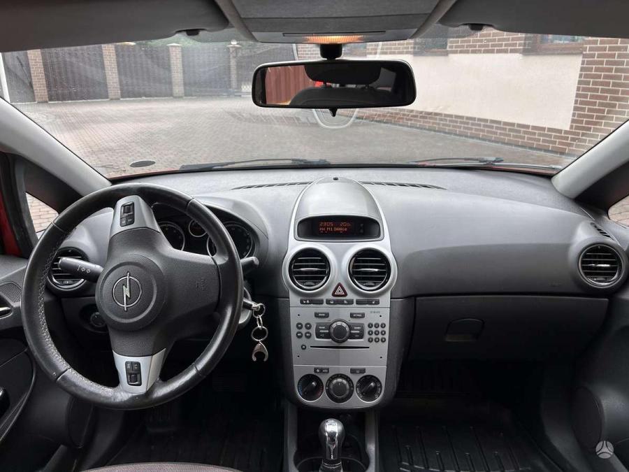Red Opel Corsa 2008 in Silute, with an engine capacity of 1.36 L and mileage of 162 thousand km for 3100 €, photo 14 on AUTOMOTO.COM.LV