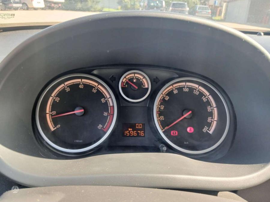 Sarkans Opel Corsa 2009 Kelmė, ar dzinēja tilpumu 1.39 L un nobraukumu 160 tūkst. km par 2600 €, foto 17 vietnē AUTOMOTO.COM.LV