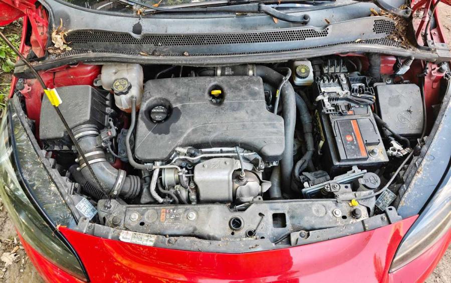 Red Opel Corsa 2019 in Panevezys, with an engine capacity of 1.20 L and mileage of 40 thousand km for 2700 €, photo 11 on AUTOMOTO.COM.LV