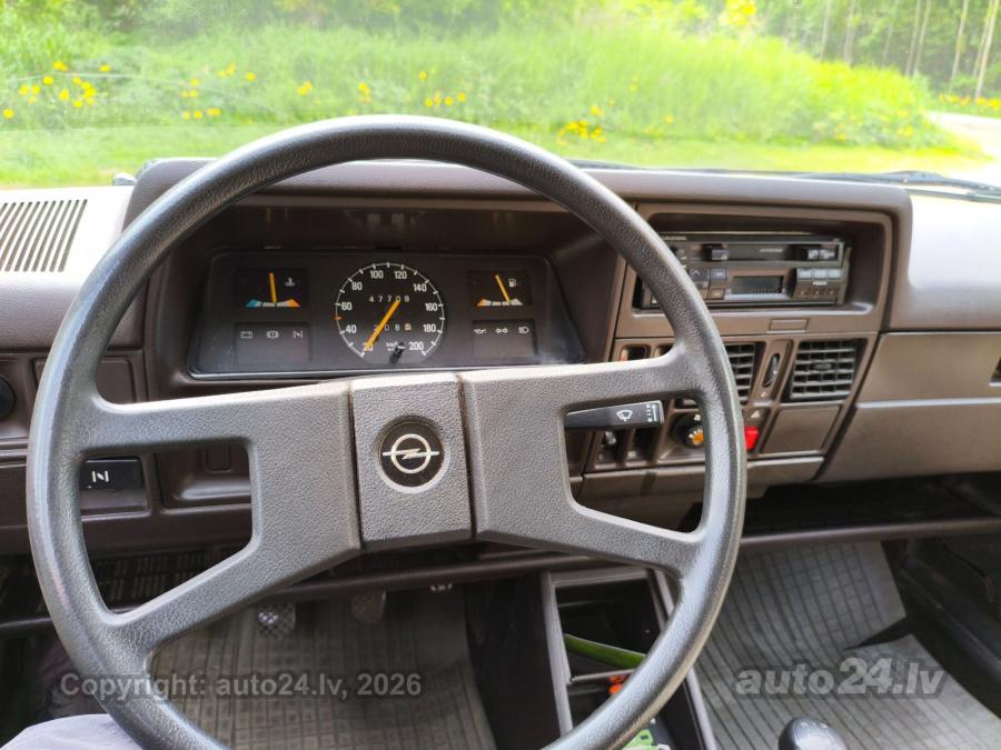 Красный Опель Корса 1986 в Таллин, объемом двигателя 1.20 л и пробегом 48 тыс. км за 2250 €, фото 12 на AUTOMOTO.COM.LV