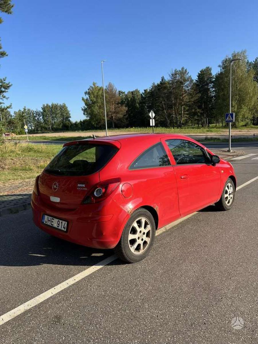 Red Opel Corsa 2008 in Vilnius, with an engine capacity of 1.00 L and mileage of 172 thousand km for 950 €, photo 4 on AUTOMOTO.COM.LV