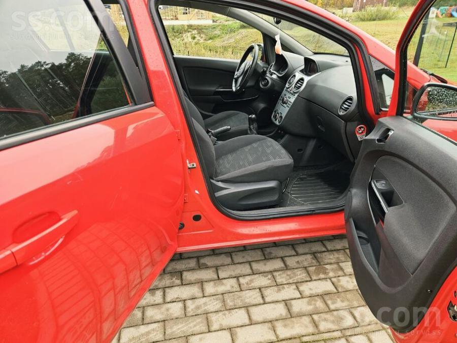 Red Opel Corsa 2014 in Riga, with an engine capacity of 1.30 L and mileage of 241 thousand km for 3400 €, photo 5 on AUTOMOTO.COM.LV
