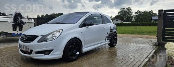 White Opel Corsa 2009 in Riga, with an engine capacity of 1.20 L and mileage of 252 thousand km for 2459 €, photo 5 on AUTOMOTO.COM.LV