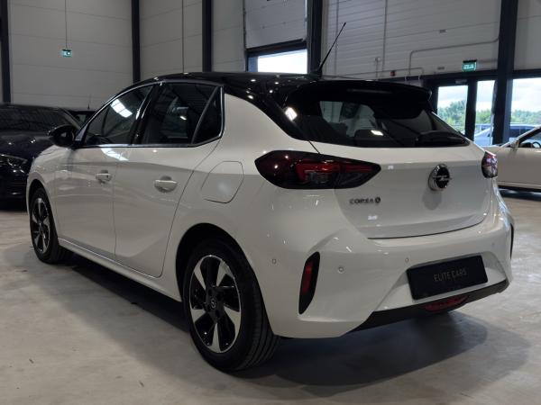 White Opel Corsa 2023 in Riga, with an engine capacity of 0.00 L and mileage of 36 thousand km for 16490 €, photo 5 on AUTOMOTO.COM.LV