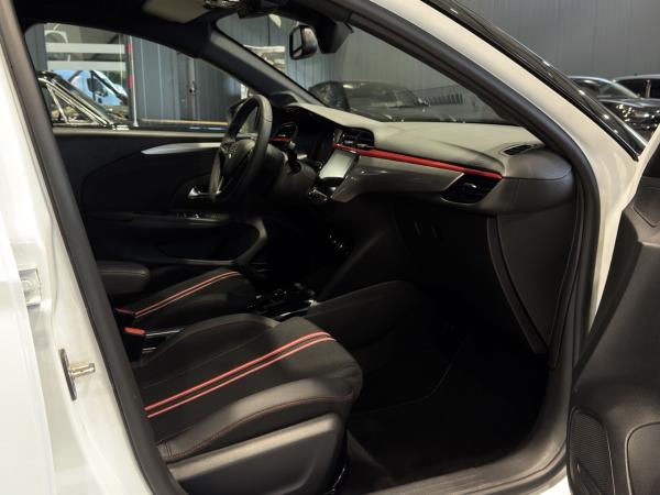 White Opel Corsa 2023 in Riga, with an engine capacity of 0.00 L and mileage of 36 thousand km for 16490 €, photo 11 on AUTOMOTO.COM.LV