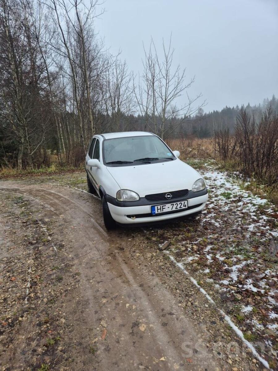 Balts Opel Corsa 1998 Rēzekne, ar dzinēja tilpumu 1.00 L un nobraukumu 177 tūkst. km par 800 €, foto 3 vietnē AUTOMOTO.COM.LV