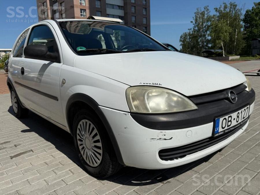 Белый Опель Корса 2001 в Рига, объемом двигателя 1.00 л и пробегом 0 тыс. км за 900 €, фото 1 на AUTOMOTO.COM.LV