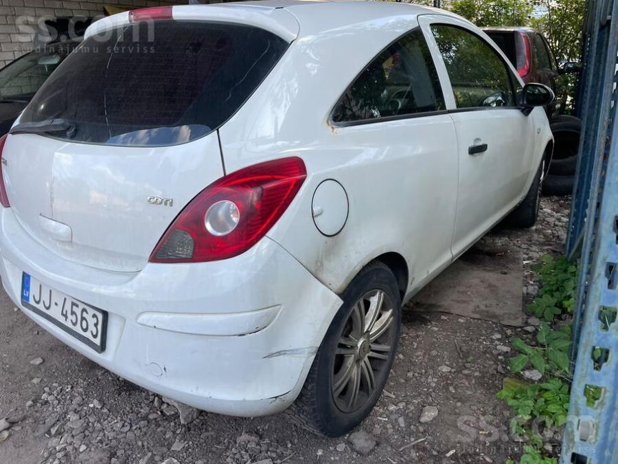 Balts Opel Corsa 2008 Rīga, ar dzinēja tilpumu 1.20 L un nobraukumu 284 tūkst. km par 490 €, foto 4 vietnē AUTOMOTO.COM.LV