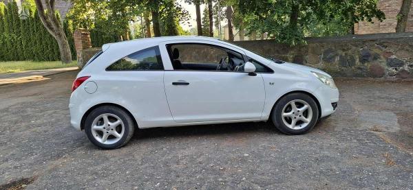 Balts Opel Corsa 2009 Kėdainiai, ar dzinēja tilpumu 1.36 L un nobraukumu 190 tūkst. km par 1100 €, foto 3 vietnē AUTOMOTO.COM.LV